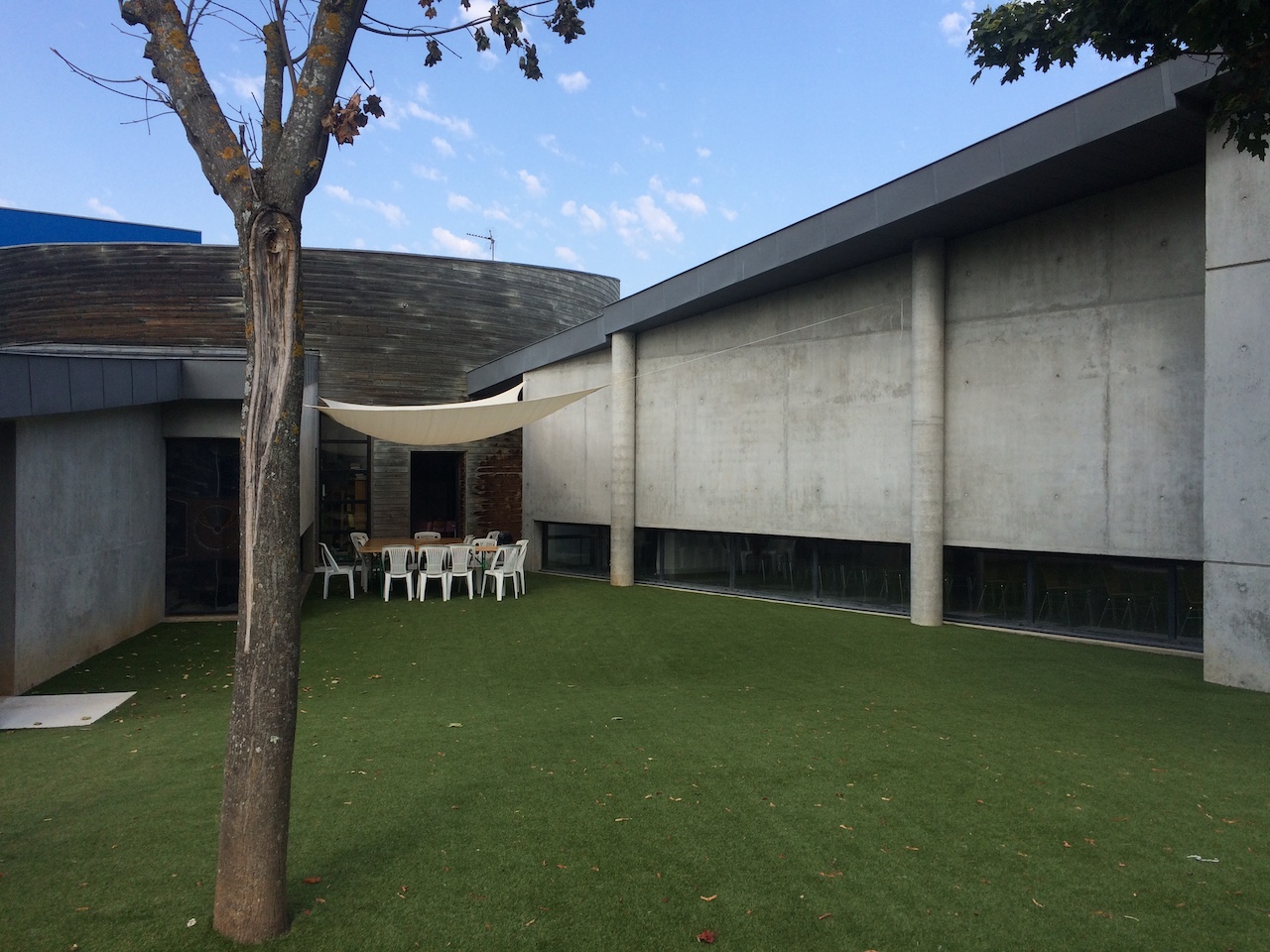 Extension du centre jean XXIII à Meyzieu – DODEKA architecte
