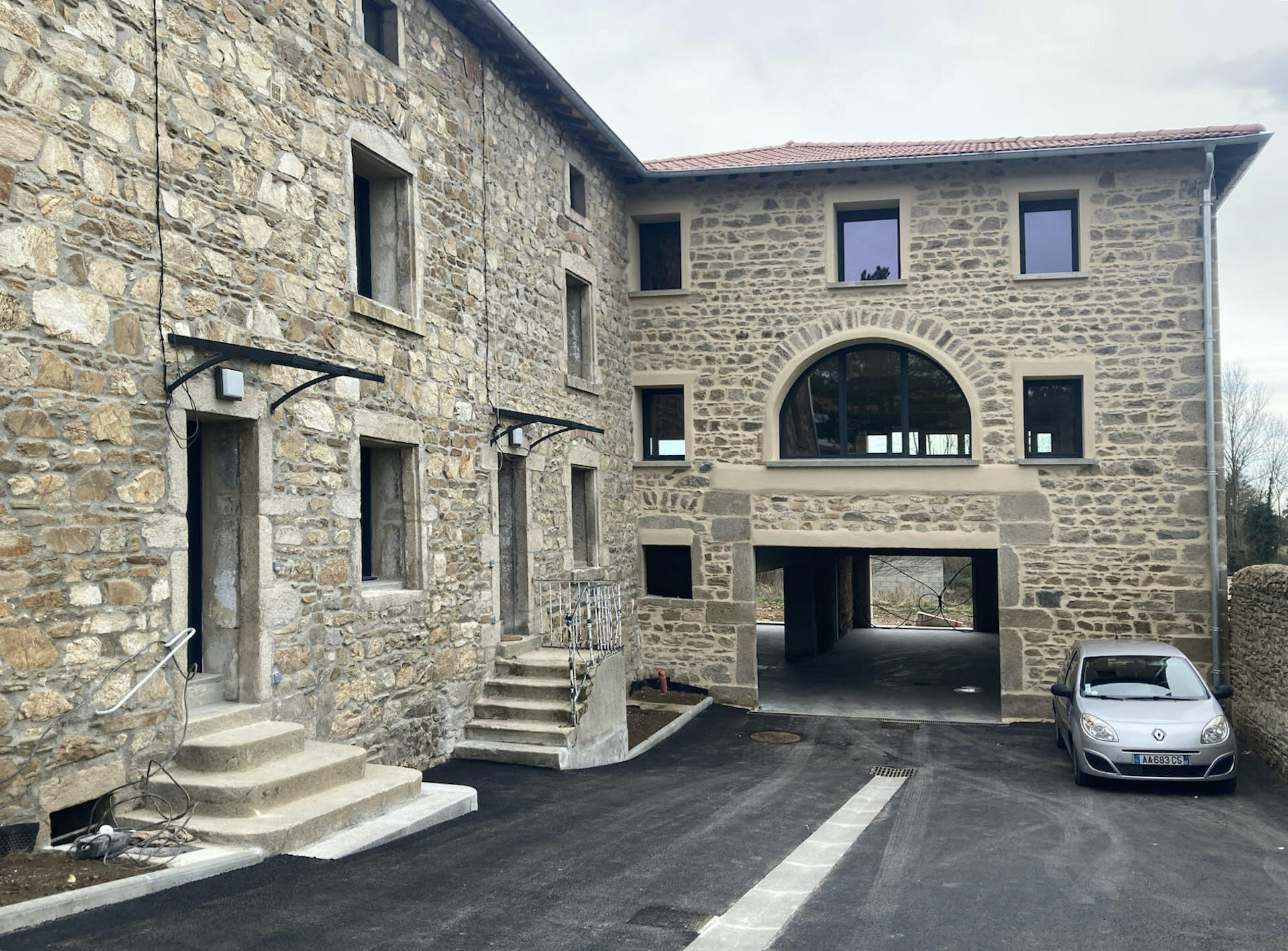 Restructuration d'une grange en logements - DODEKA architecte